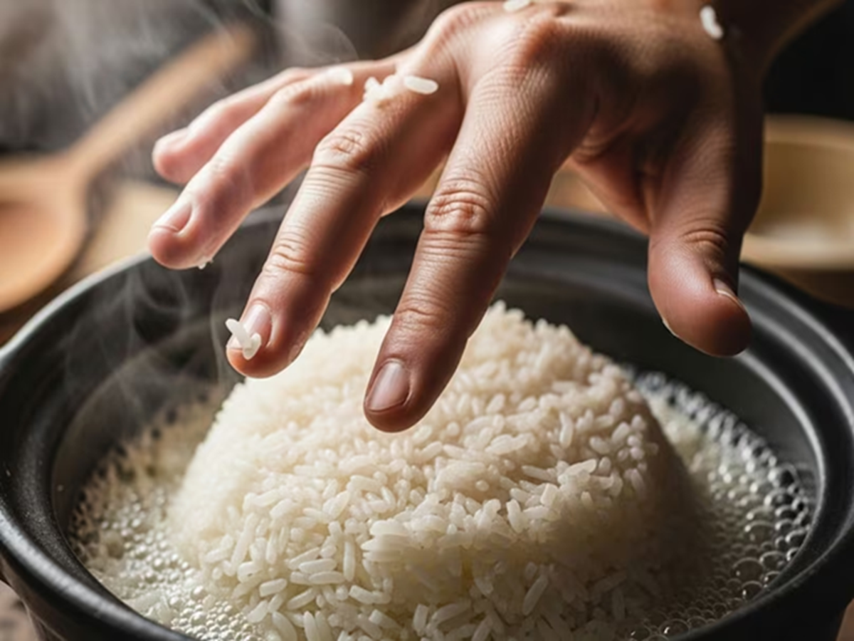 Are you unknowingly eating plastic rice? Here's how to differentiate ...